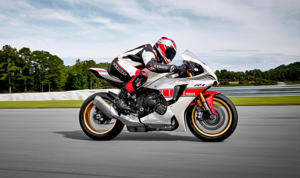 Nová Yamaha R1 jako pocta pro World GP - carnews24.cz